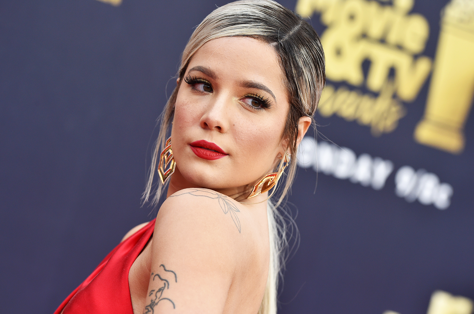 Halsey arrasa com look ousado em MET Gala 2019, confira! - PurePop