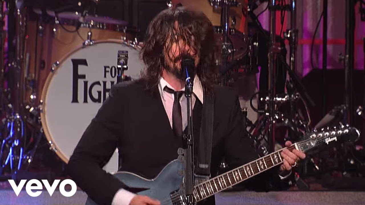 Foo Fighters apresenta versão acústica de “Learn To Fly” na TV - PurePop