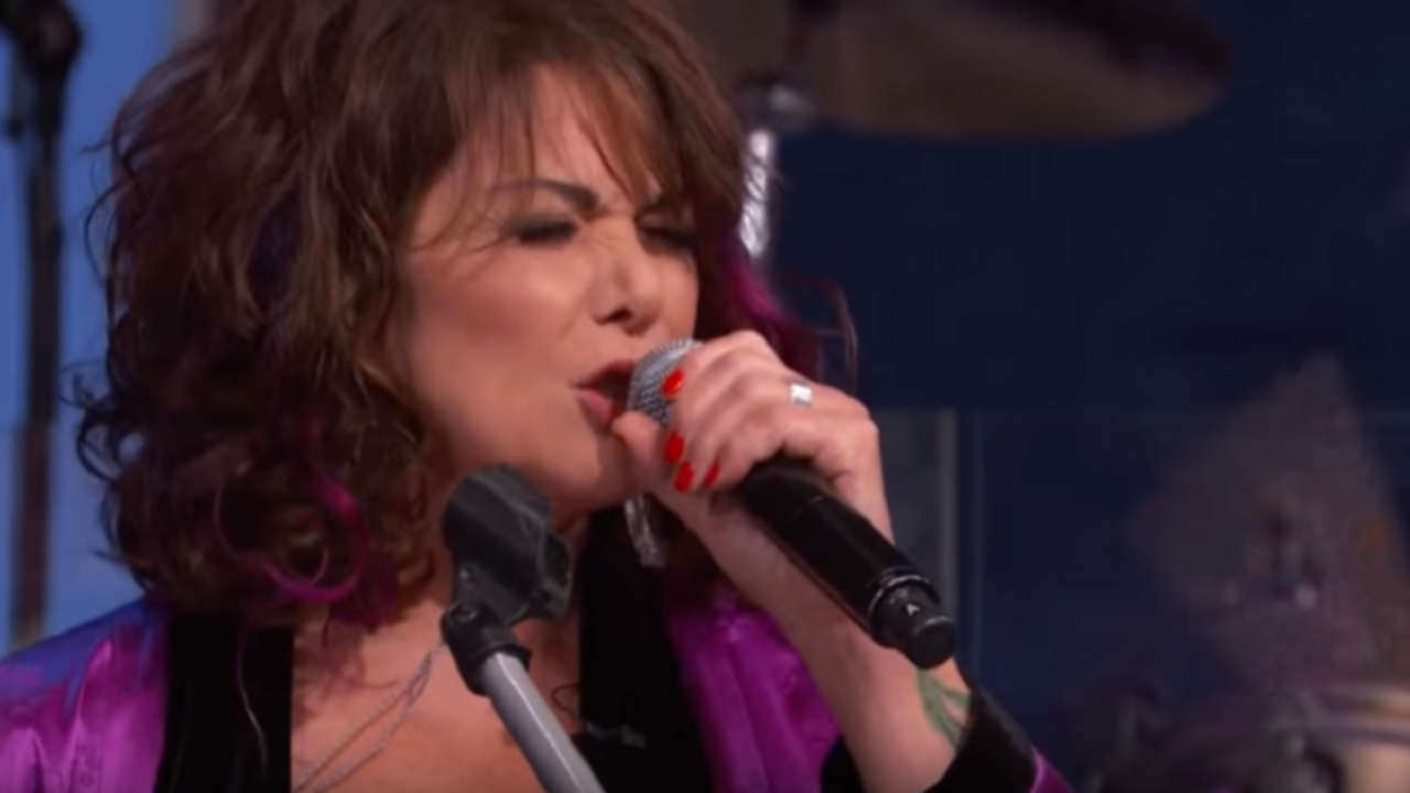 Ann Wilson apresenta releitura incrível de um grande clássico do Alice ...