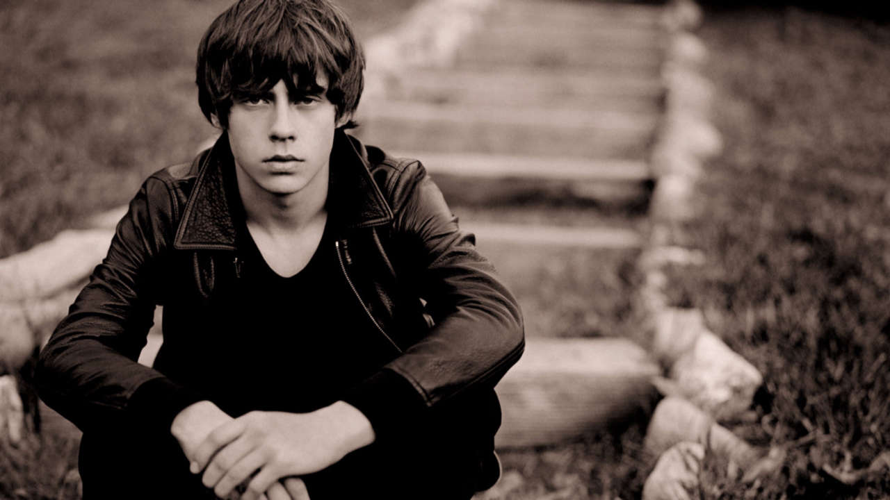 Celebrando o aniversário de 10 anos do seu álbum de estreia, Jake Bugg ...