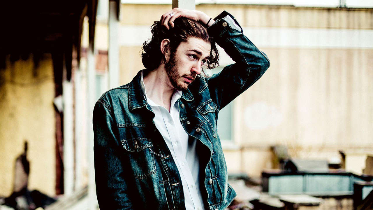 Após um bom tempo sem apresentar novidades, Hozier revela um belo ...