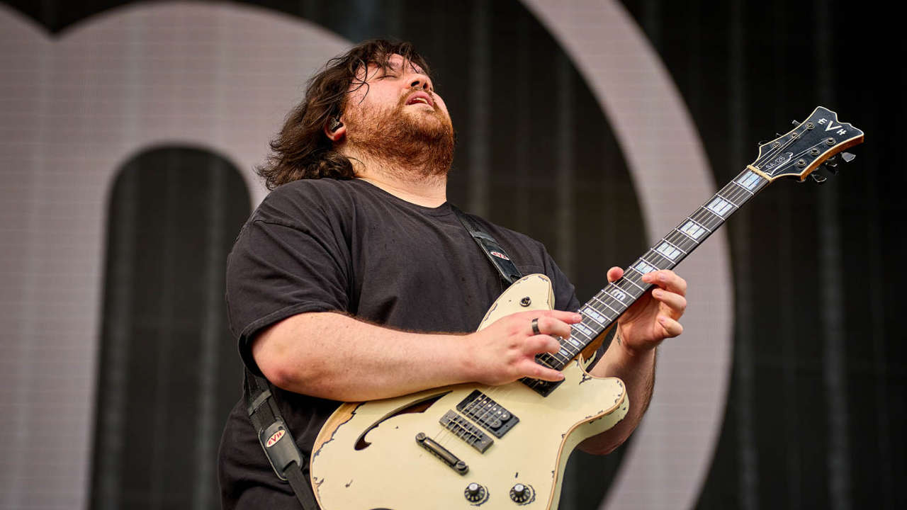 Wolfgang Van Halen anuncia um novo álbum para o projeto Mammoth WVH e libera um primeiro single ...